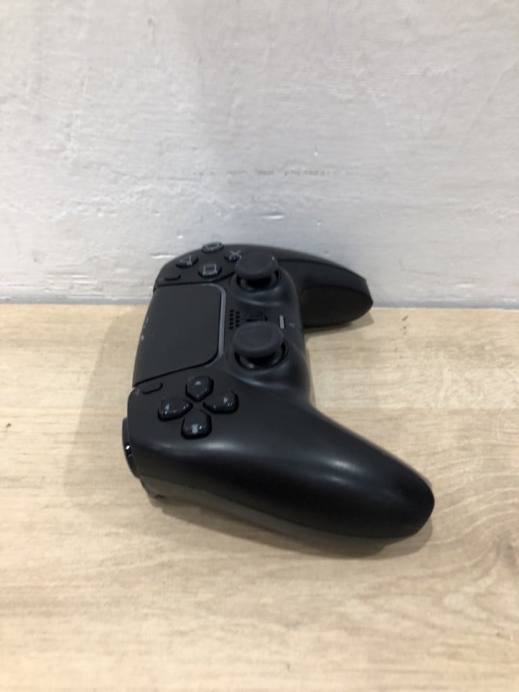 John Pye Auctions - SONY PLAYSTATION 5 REMOTE CONTROLLER GAMES ACCESSORIES IN BLACK. (UNIT ONLY ...
