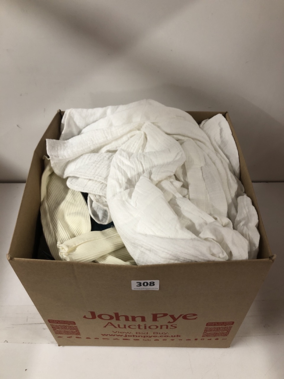 John Pye Auctions - BOX OF PREMIUM DESIGNER CLOTHING IN VARIOUS SIZES ...