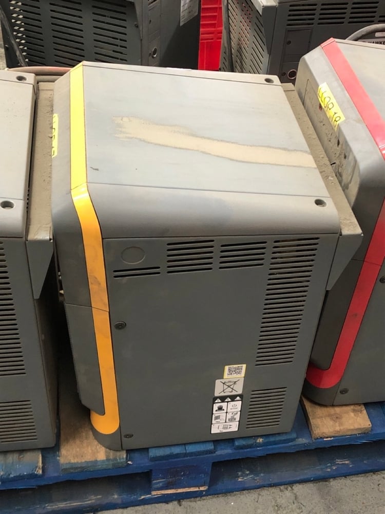 John Pye Auctions - HAWKER LIFETECH MODULAR LINDE T20 TERMINAL CHARGER ...