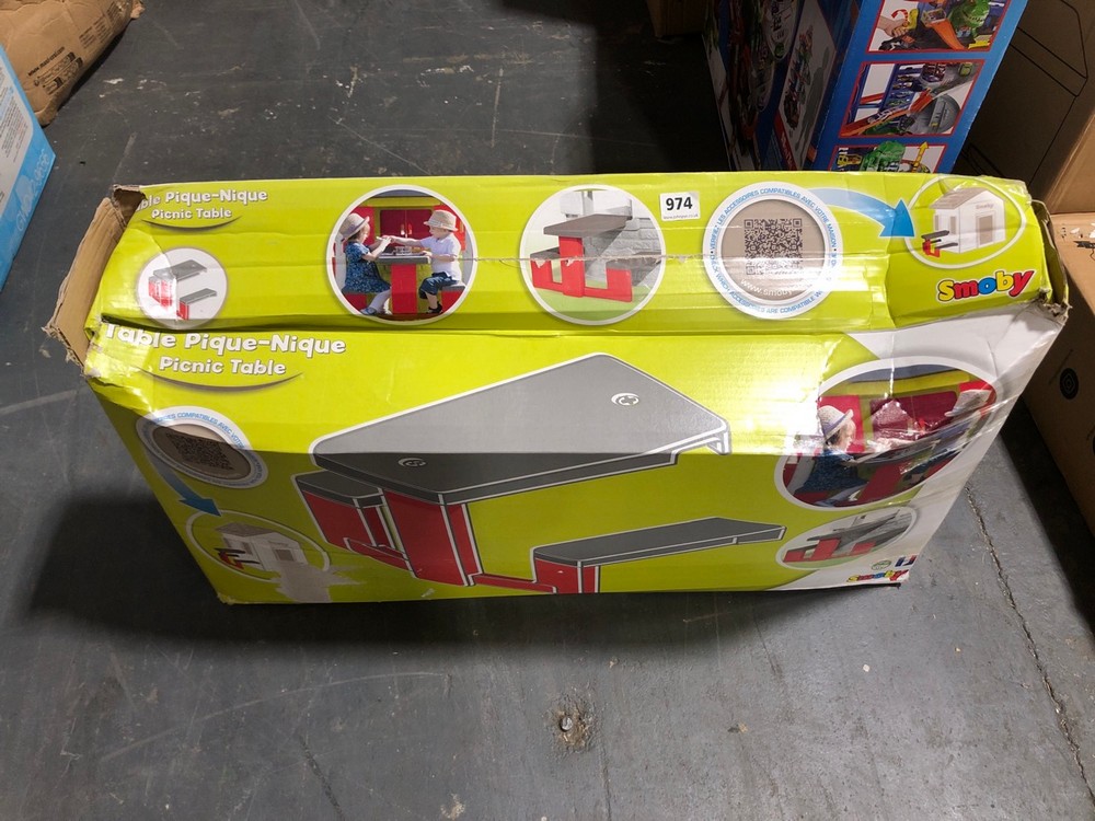 John Pye Auctions - SMOBY PICNIC TABLE