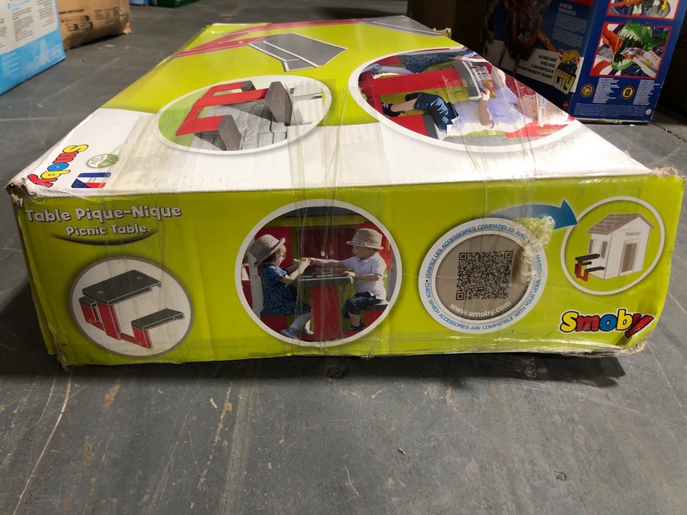 John Pye Auctions - SMOBY PICNIC TABLE