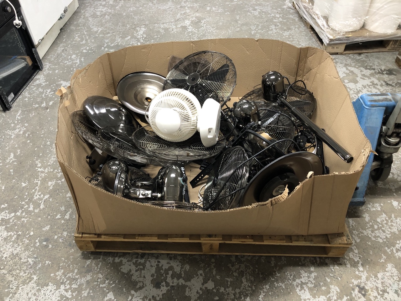 John Pye Auctions - PALLET OF ASSORTED FANS