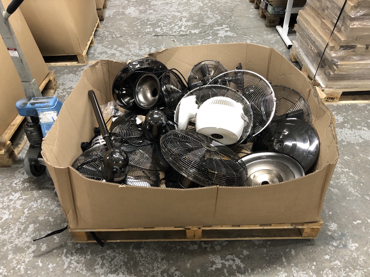 John Pye Auctions - PALLET OF ASSORTED FANS