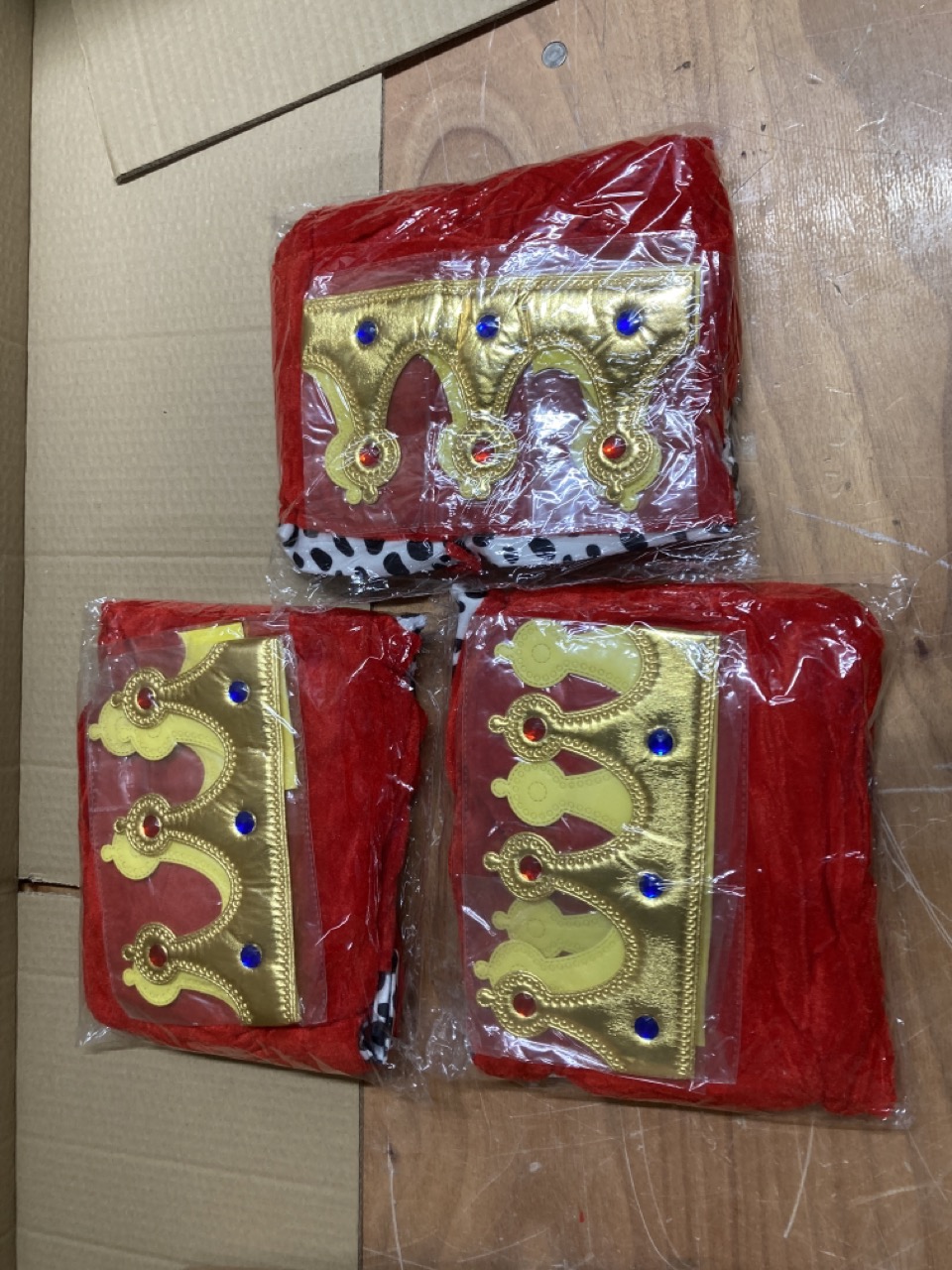 John Pye Auctions - BOX OF KING ROBE QUEEN ROBE COSTUMES