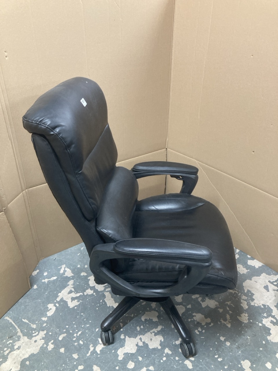 John Pye Auctions - UNBRANDED COMPUTER CHAIR