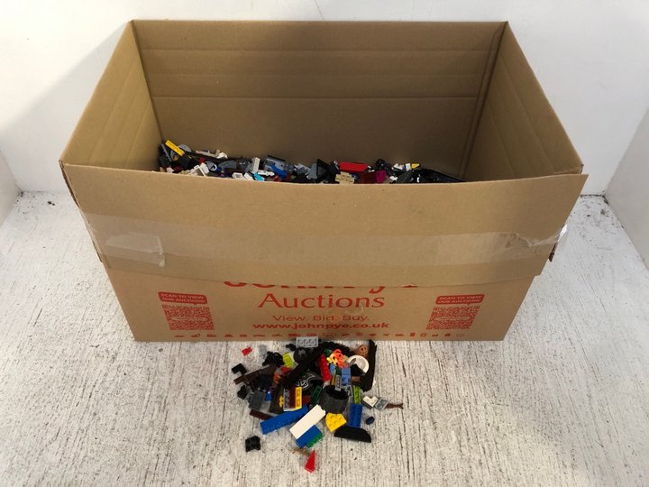 John Pye Auctions - BOX OF ASSORTED LEGO PIECES IN VARIOUS COLOURS ...