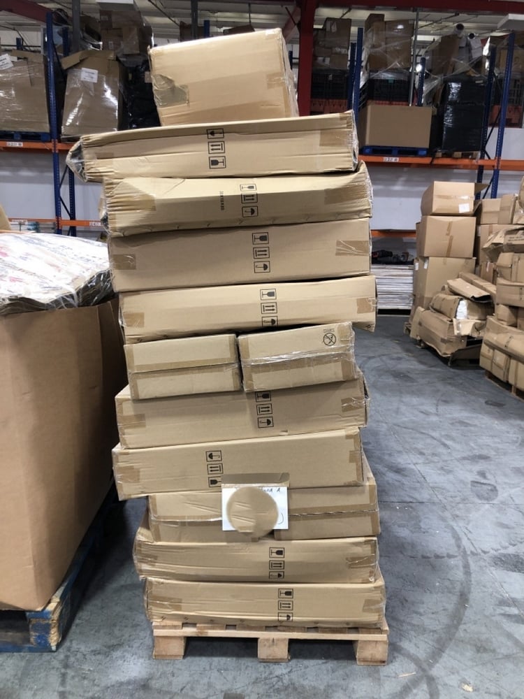 John Pye Auctions - PALLET OF SNAKE STANDS 915 X 2280