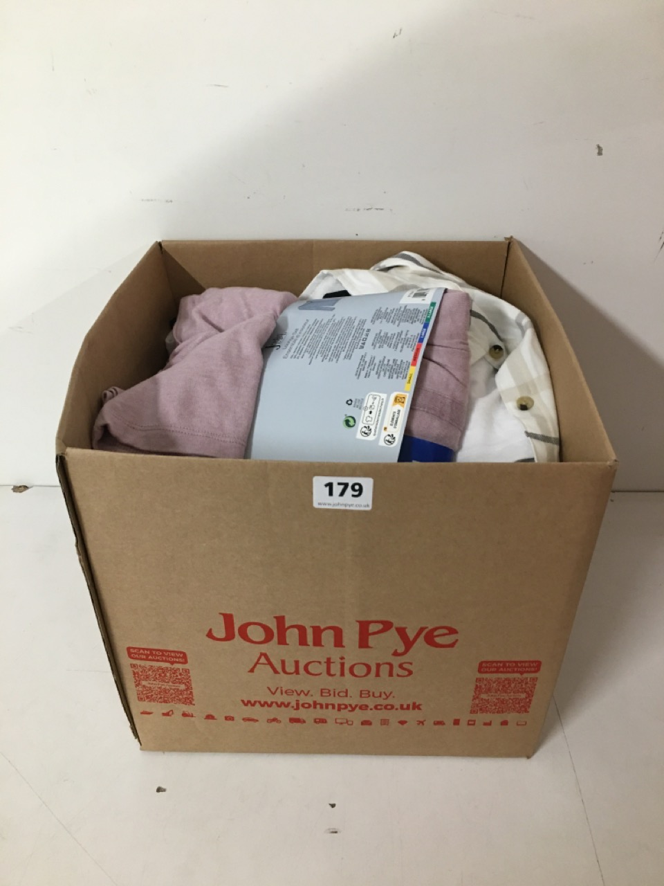 John Pye Auctions - BOX OF ASSORTED CLOTHING IN VARIOUS SIZES & DESIGNS