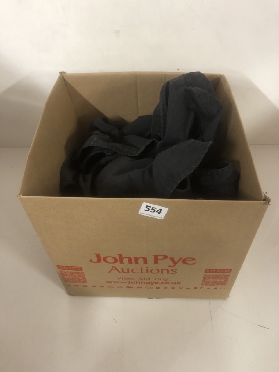John Pye Auctions - BOX OF ASSORTED CLOTHING IN VARIOUS SIZES & DESIGNS