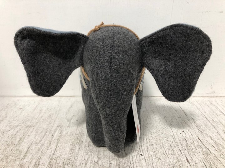 John Pye Auctions - JOHN LEWIS & PARTNERS 4 X ELEPHANT DOOR STOPS ...