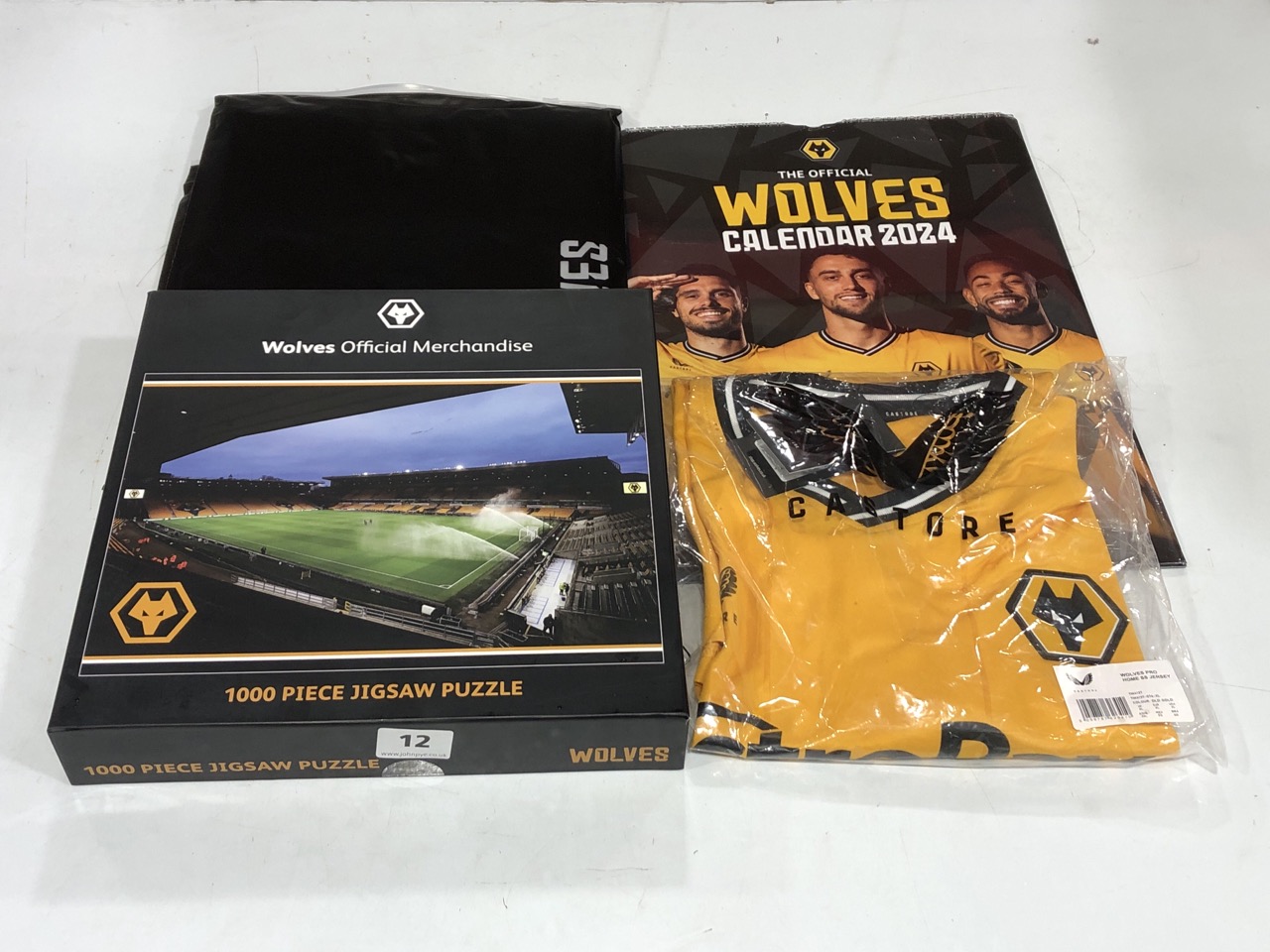 John Pye Auctions - ASSORTMENT OF WOLVES MERCHANDISE TO INCLUDE WOLVES ...