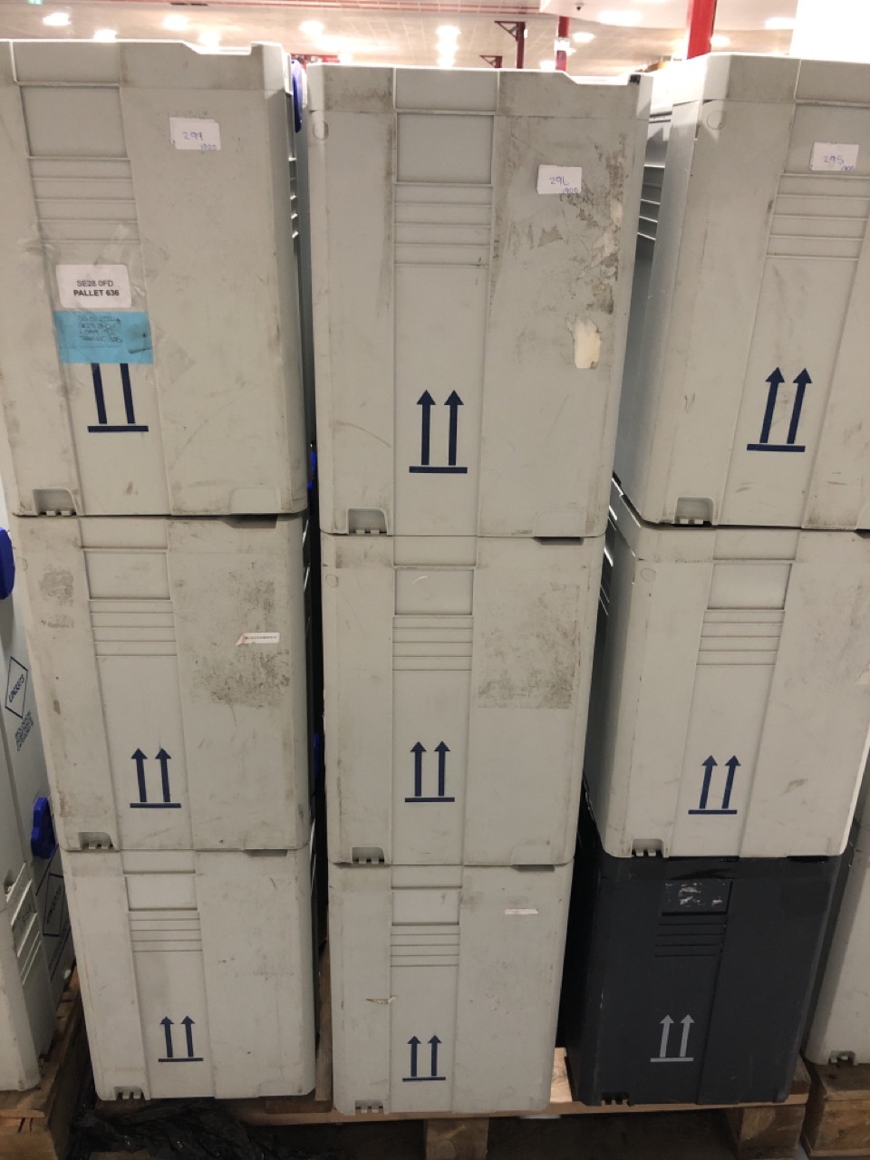 John Pye Auctions - 9X MedDXTAINER Plastic Transport Container. Made by ...