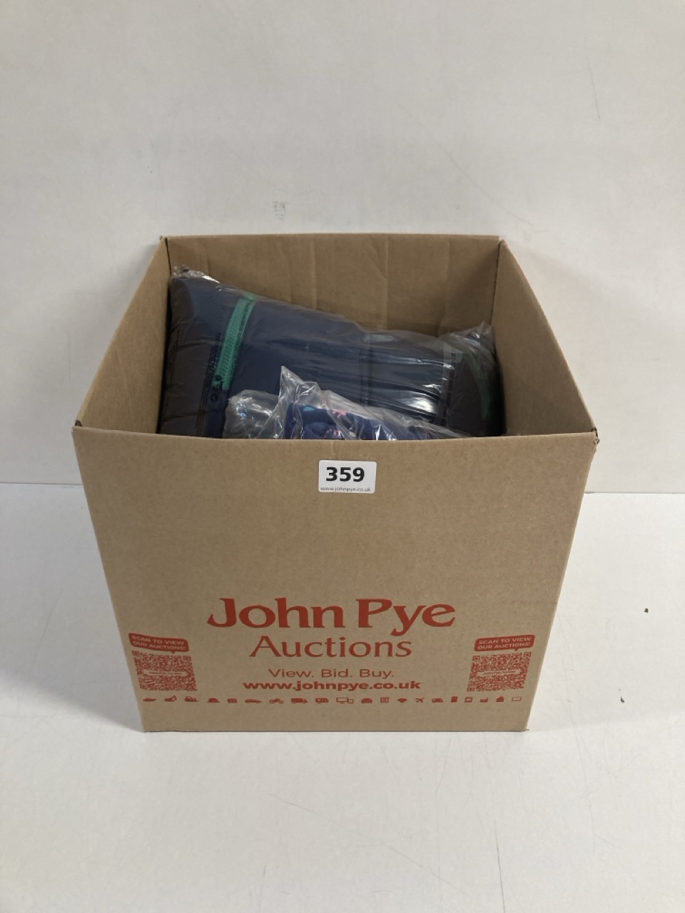 John Pye Auctions - BOX OF ASSORTED PREMIUM CLOTHING IN VARIOUS SIZES ...