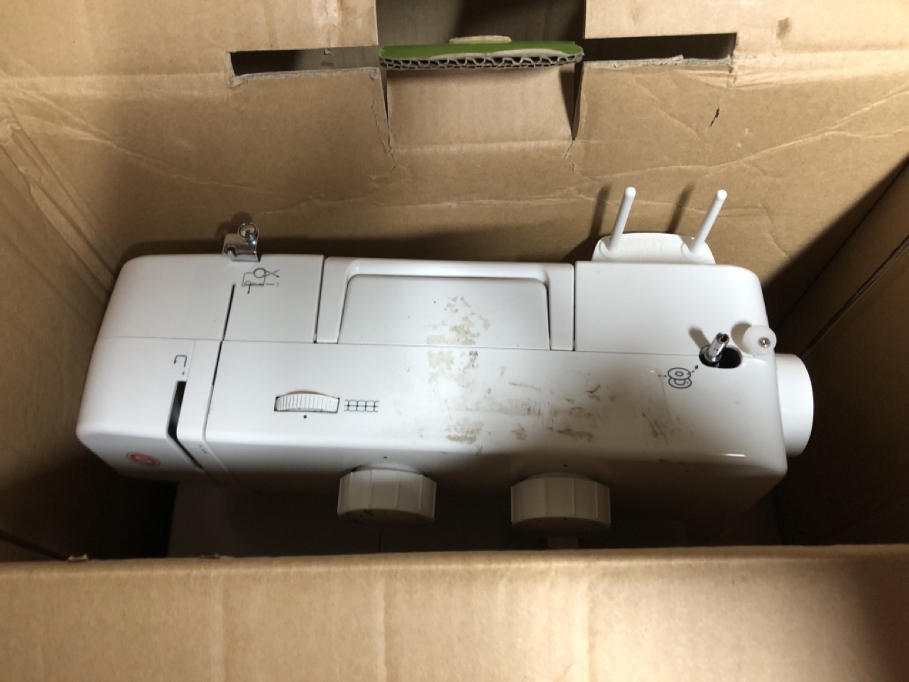 John Pye Auctions - SINGER TRADITION SEWING MACHINE: LOCATION - B RACK