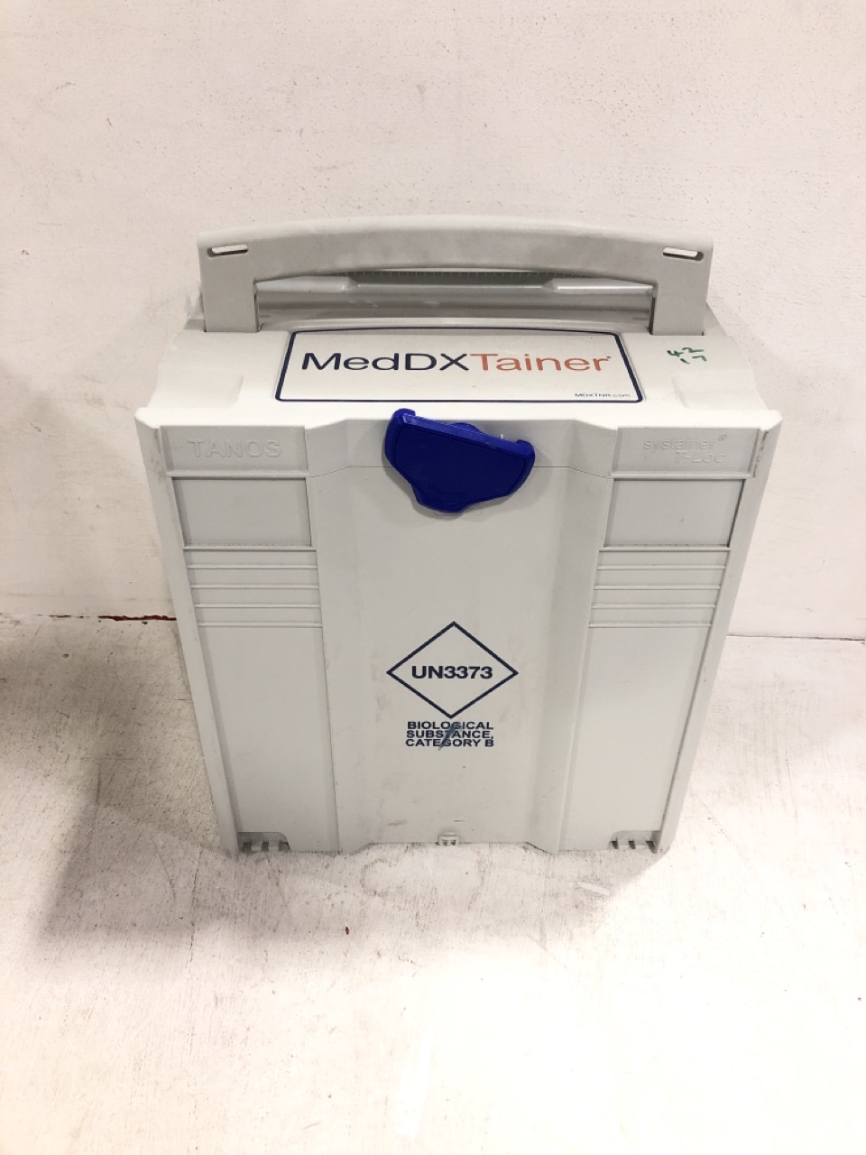 John Pye Auctions - 10 X MedDXTAINER Plastic Transport Containers. Made ...