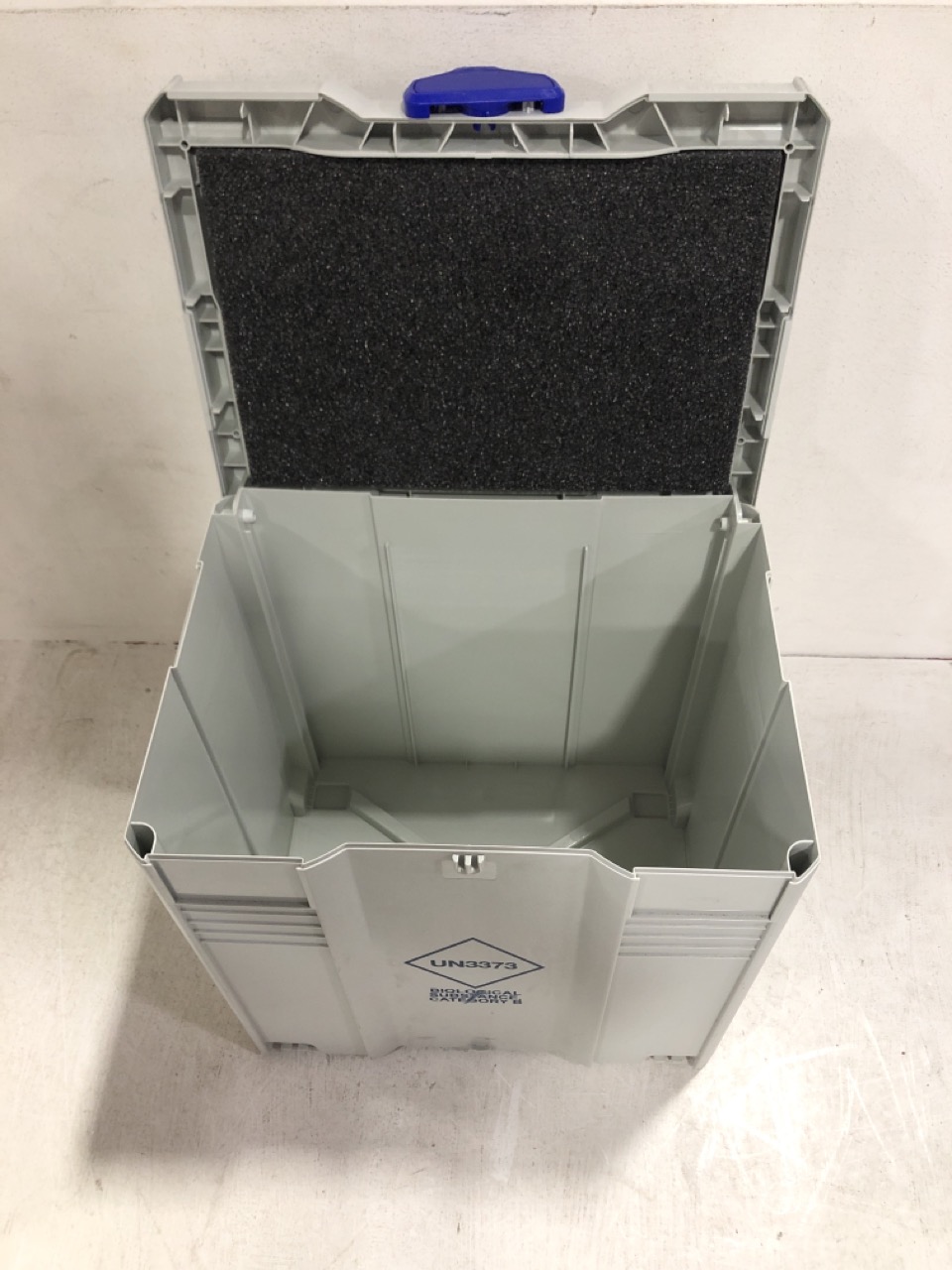 John Pye Auctions - 10 X MedDXTAINER Plastic Transport Containers. Made ...