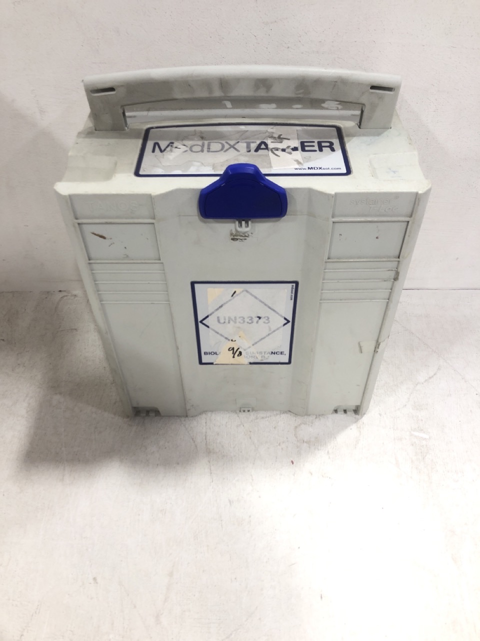 John Pye Auctions - 11 X MedDXTAINER Plastic Transport Containers. Made ...