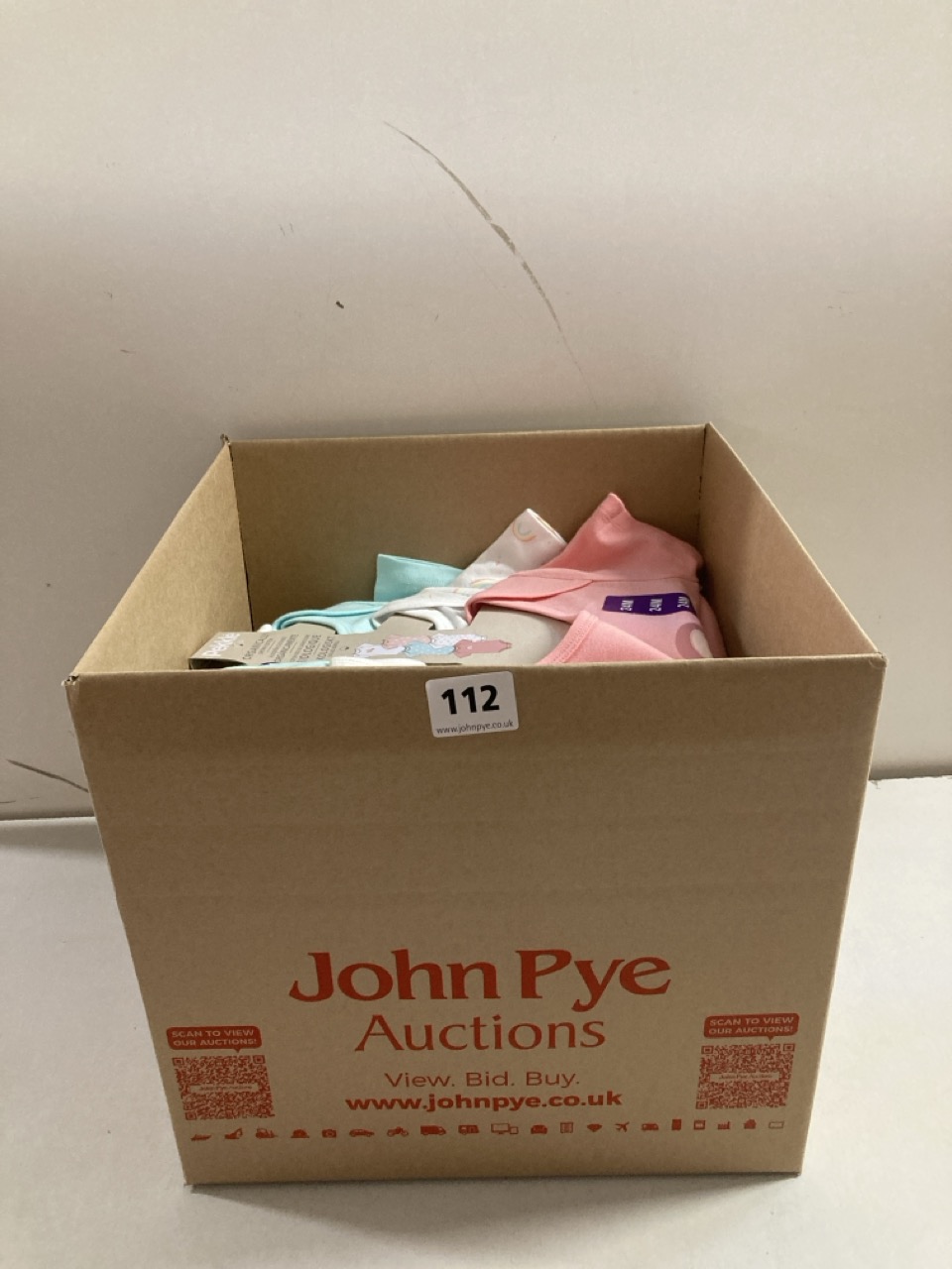 John Pye Auctions - BOX OF ASSORTED CHILDRENS CLOTHING IN VARIOUS SIZES ...