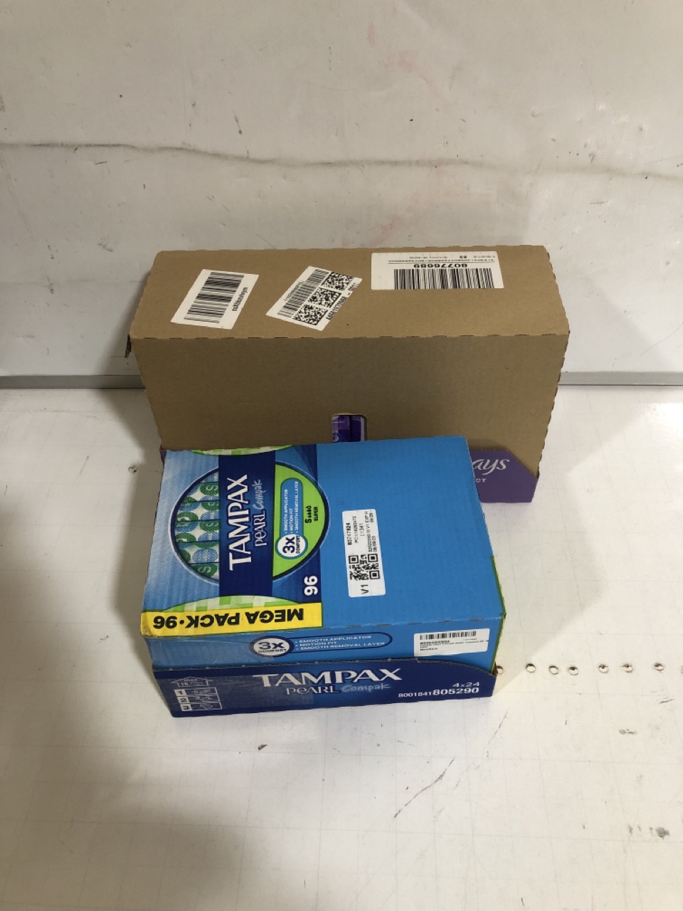 John Pye Auctions - BOX OF ASSORTED FEMININE ITEMS. (DELIVERY ONLY)