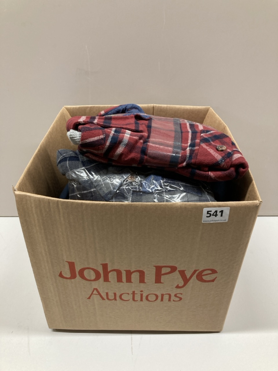 John Pye Auctions - BOX OF ASSORTED CLOTHING ITEMS