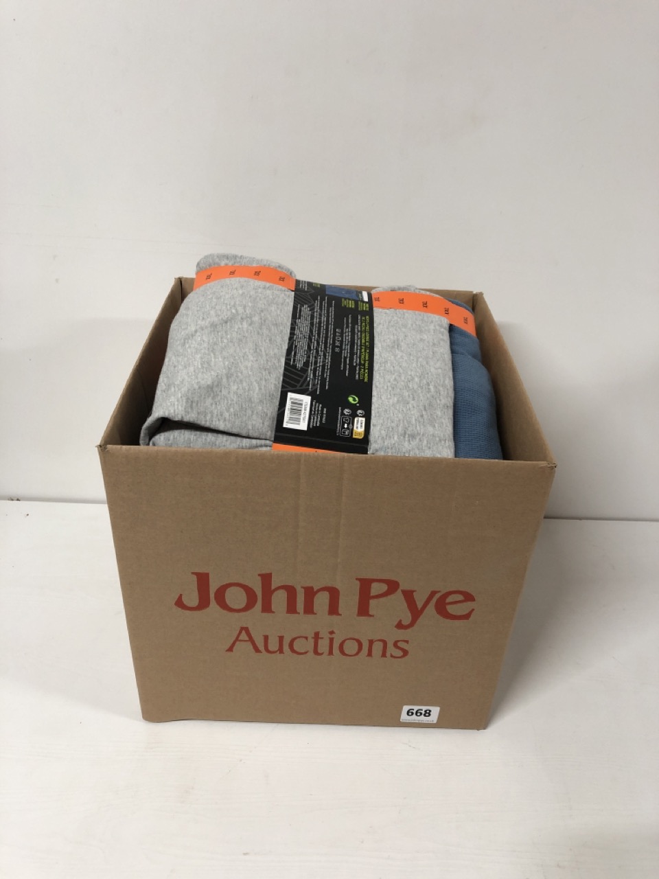 John Pye Auctions - BOX OF ASSORTED CLOTHING ITEMS