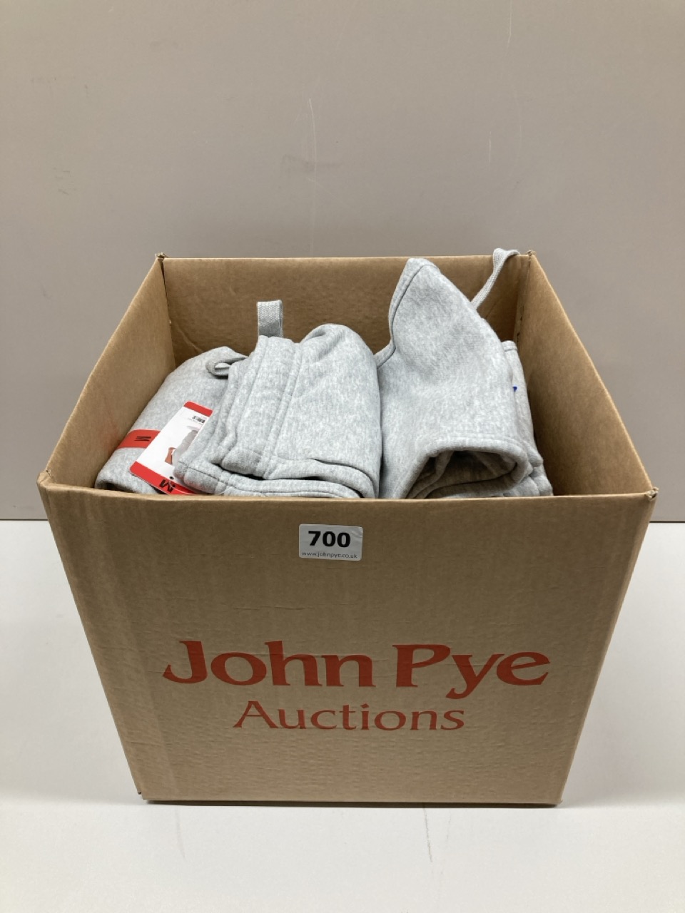 John Pye Auctions - BOX OF ASSORTED CLOTHING ITEMS
