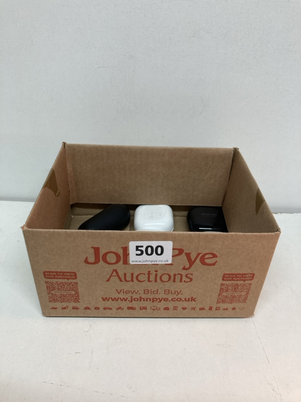 John Pye Auctions - BOX OF ASSORTED EARBUDS