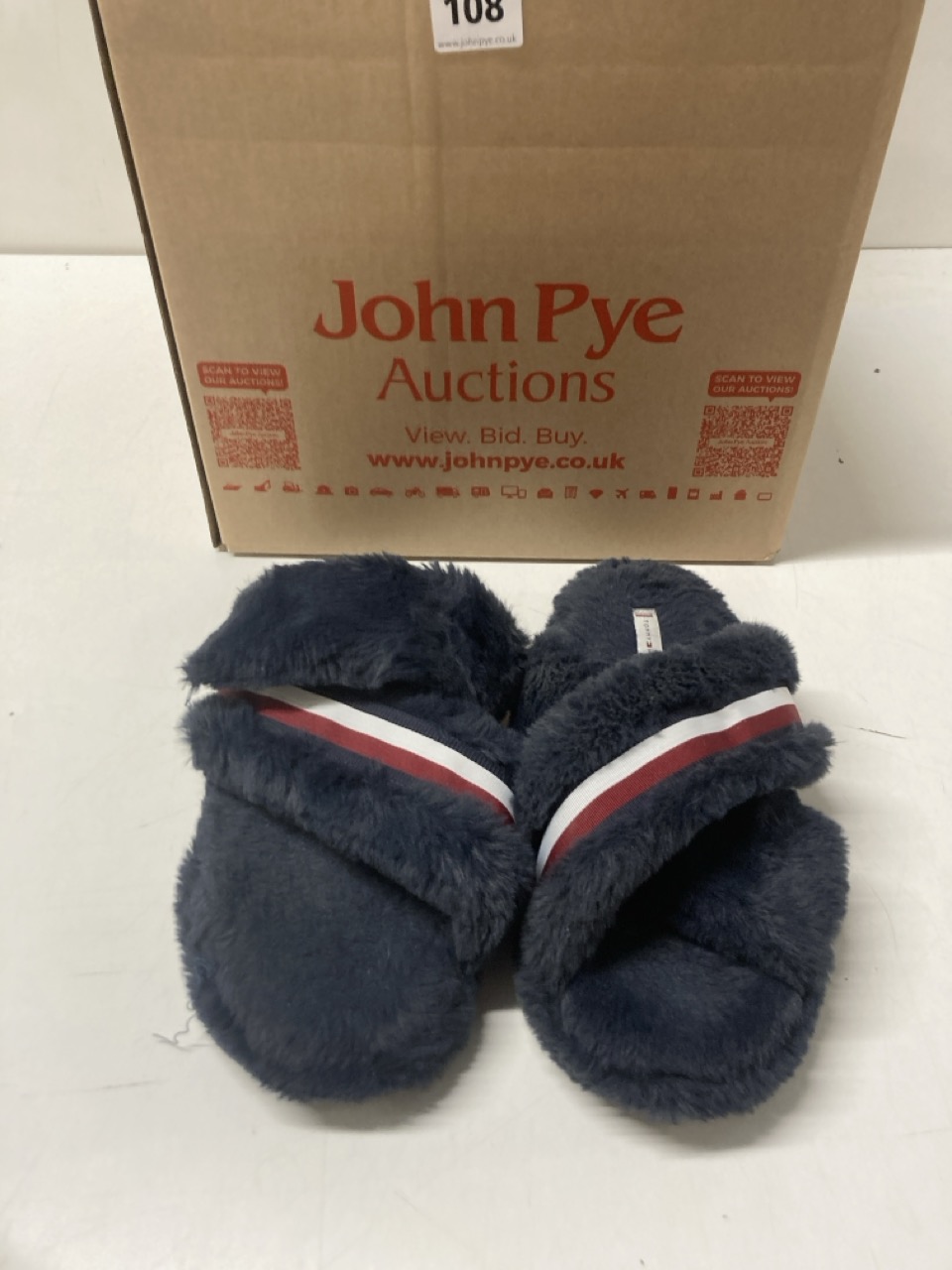 John Pye Auctions - BOX OF ASSORTED FOOTWEAR INC PAIR OF TOMMY HILFIGER ...