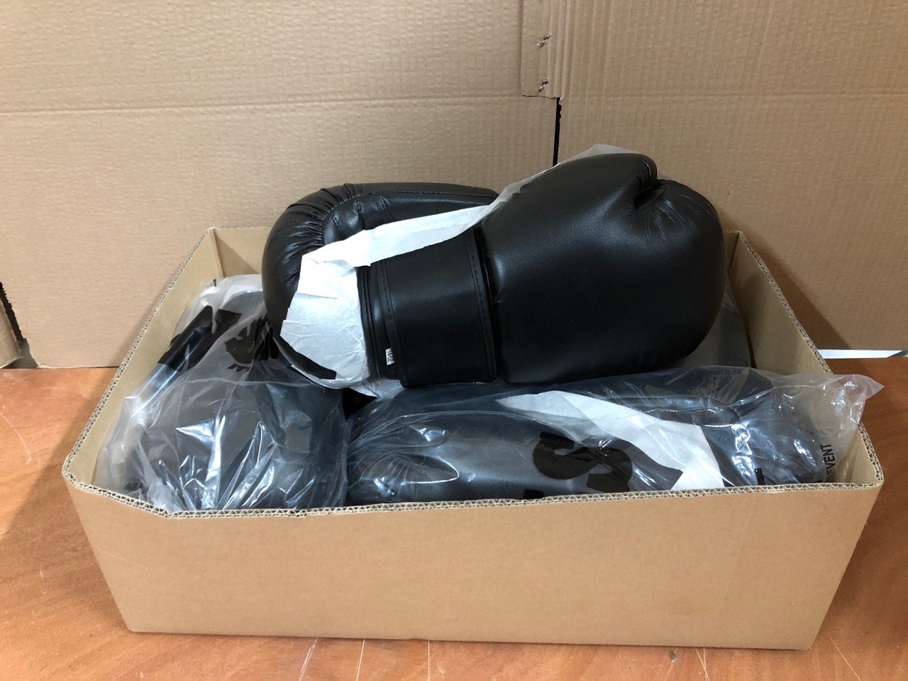 John Pye Auctions - QTY OF LIONS BOXING GLOVES