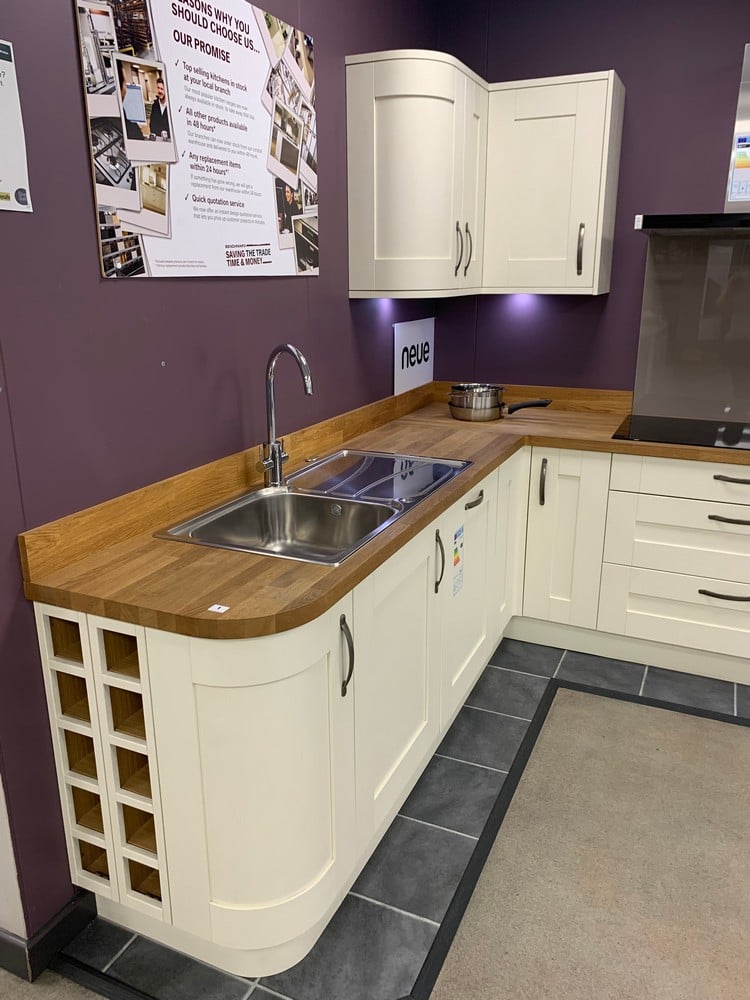 John Pye Auctions - COMPLETE CORNER KITCHEN WITH FIXTURES APPLIANCES ...