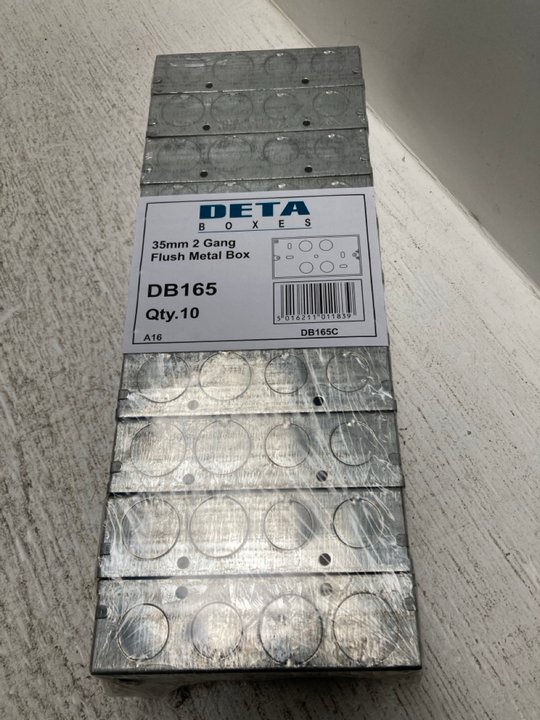 John Pye Auctions - QTY OF DETA BOXES 35MM 2 GANG FLUSH METAL BOX ...