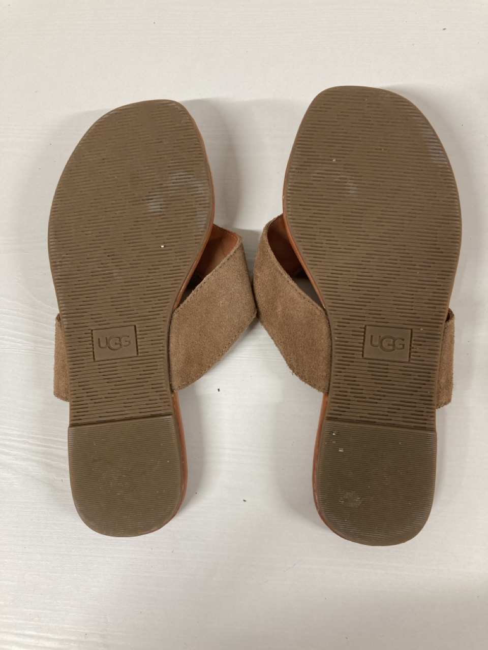 John Pye Auctions - UGG SLIDERS SIZE 5