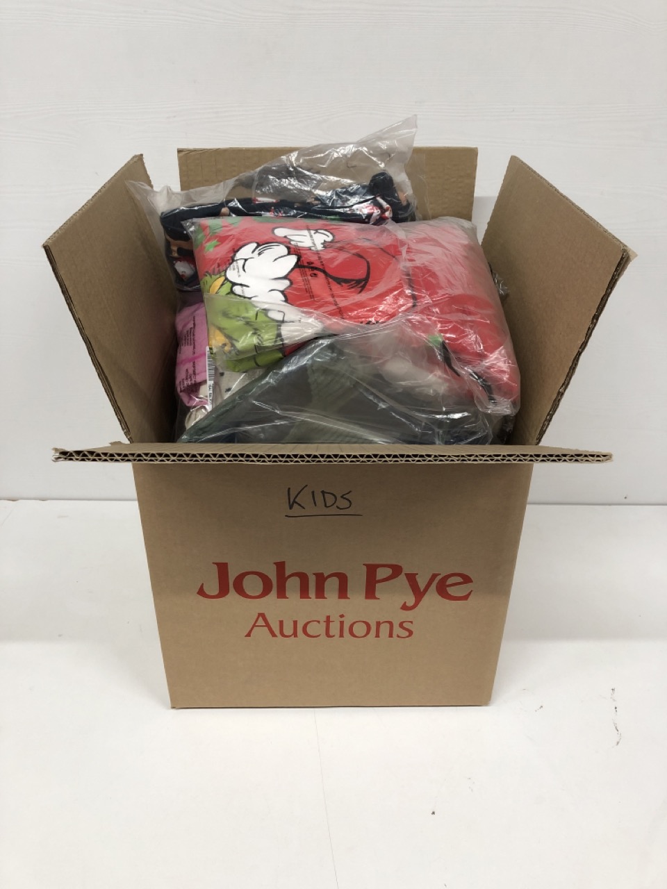 John Pye Auctions - A BOX OF ASSORTED KIDS CLOTHING