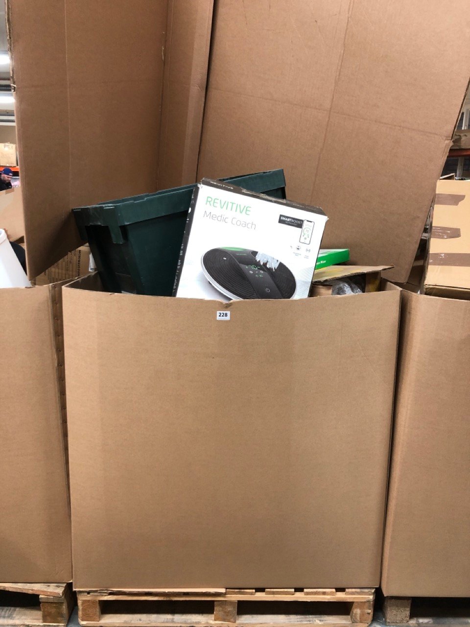 John Pye Auctions - PALLET OF ASSORTED ITEMS INC REVITIVE MEDIC COACH