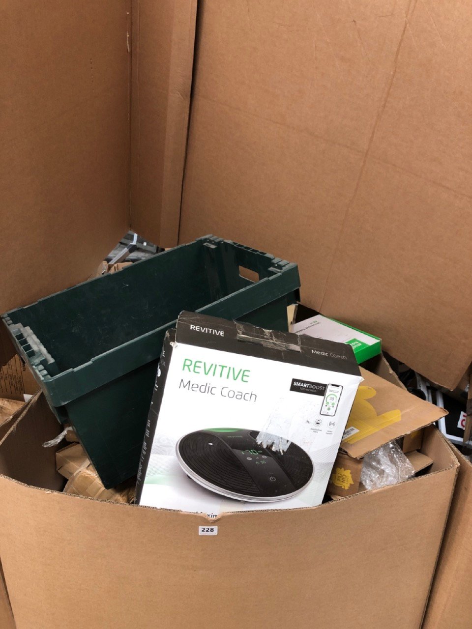 John Pye Auctions - PALLET OF ASSORTED ITEMS INC REVITIVE MEDIC COACH