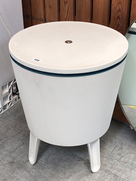 John Pye Auctions - OUTDOOR ICE BUCKET SIDE TABLE IN WHITE: LOCATION - B1