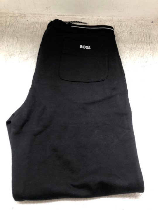 John Pye Auctions - HUGO BOSS HAILKO JUMPER IN BLACK SIZE: 2XL RRP - £ ...