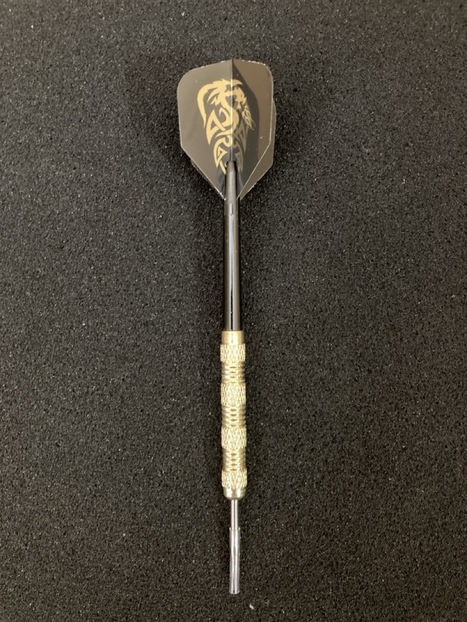John Pye Auctions - CAVALIER 16G BLACK AND GOLD PROFESSIONAL DARTS