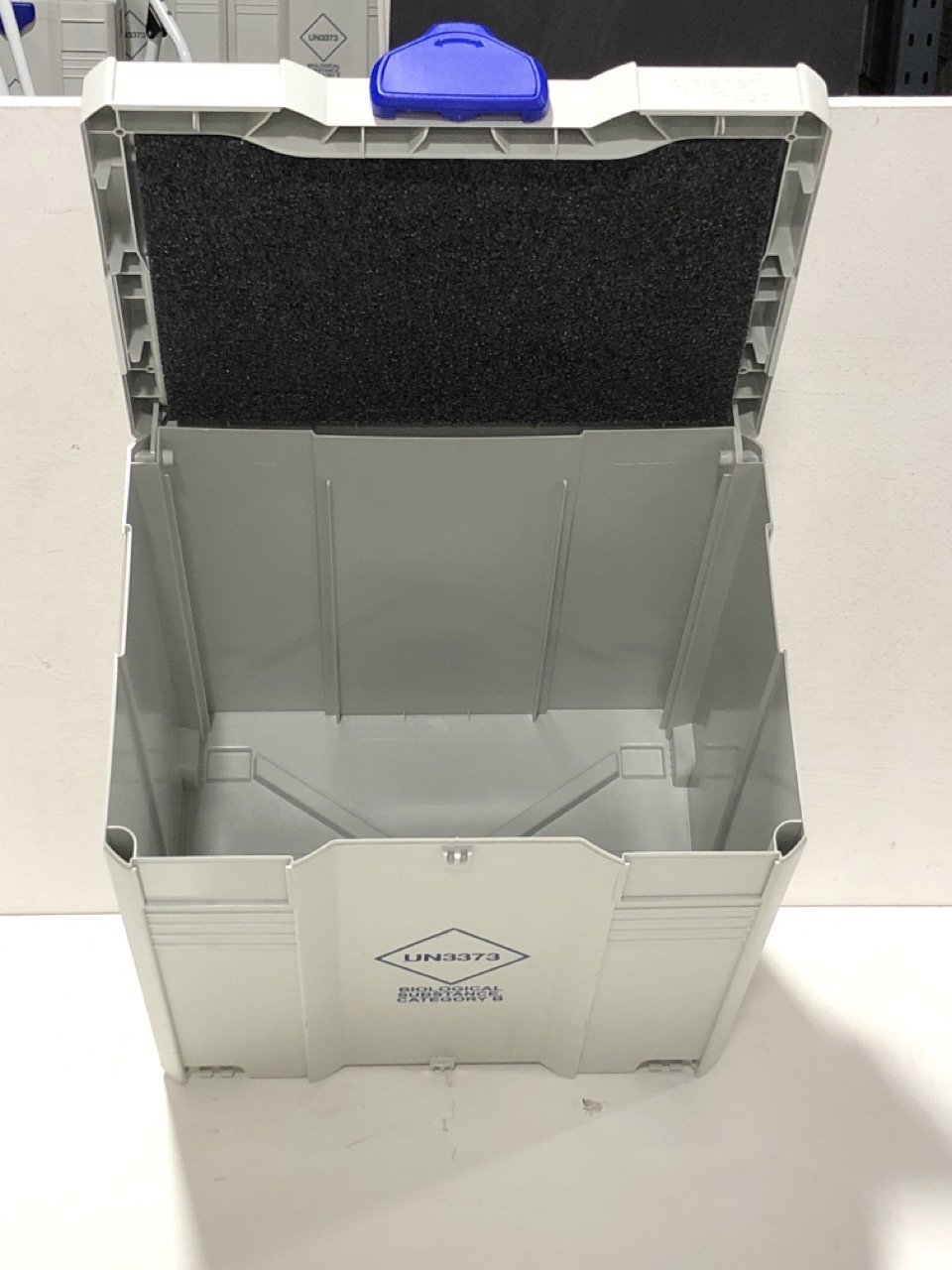 John Pye Auctions - 3x Pallets Of 27X MedDXTAINER Plastic Transport ...