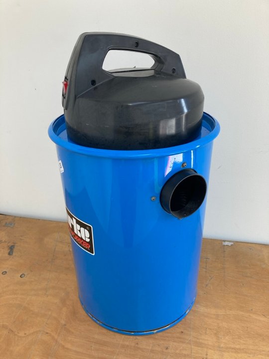 John Pye Auctions - CLARKE 50L VACUUM DUST EXTRACTOR - CWVE2 - RRP £99. ...
