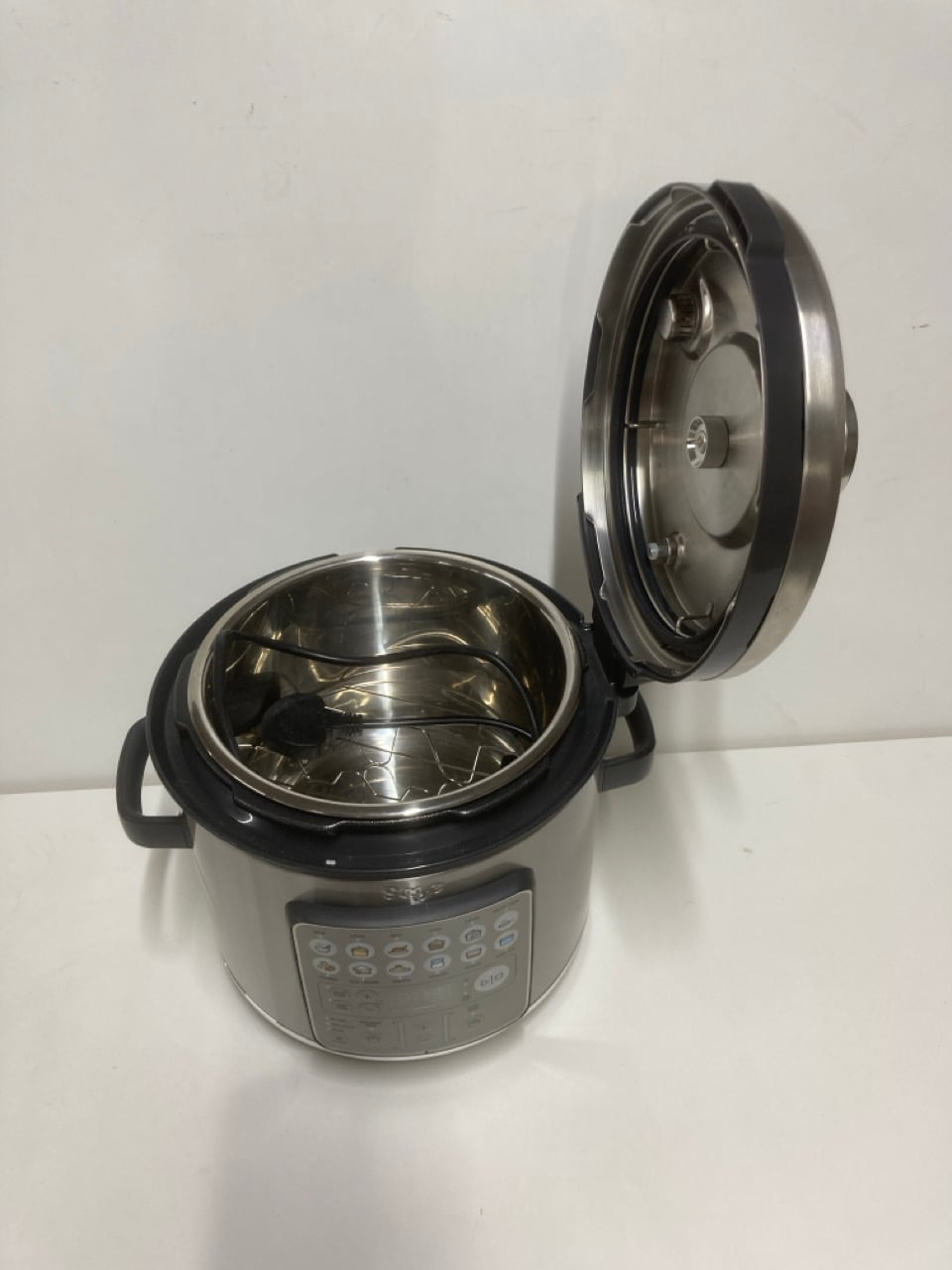 John Pye Auctions - SAGE THE FAST SLOW GO PRESSURE COOKER