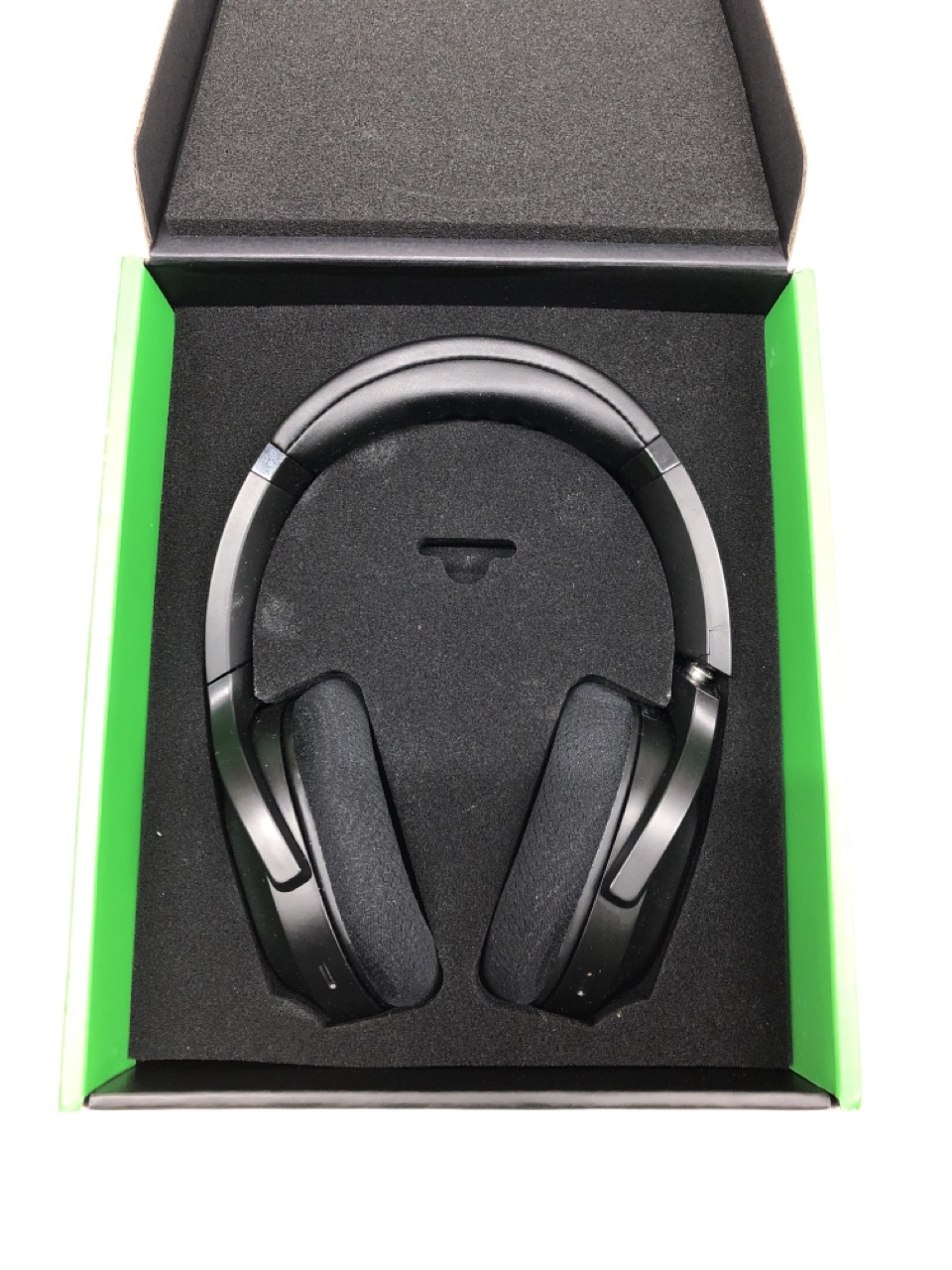 John Pye Auctions - 2 X RAZER BARRACUDA WIRELESS GAMING HEADSETS