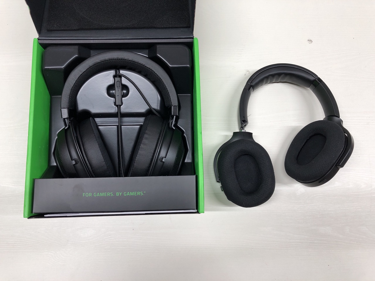 John Pye Auctions - 2 X RAZER BARRACUDA WIRELESS GAMING HEADSETS