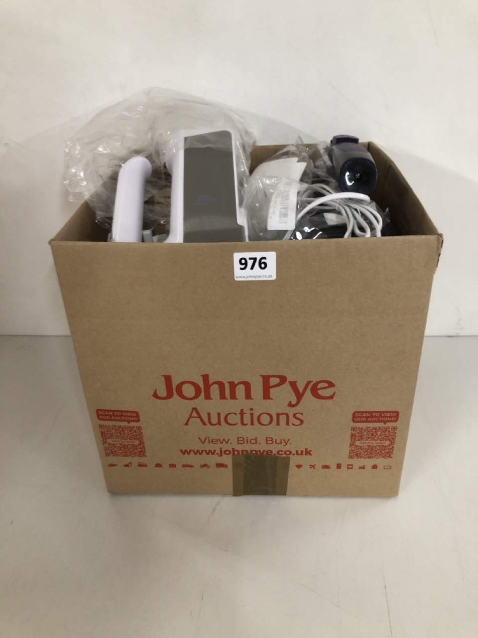 John Pye Auctions - BOX OF ASSORTED ITEMS TO INCLUDE TOWER IRON