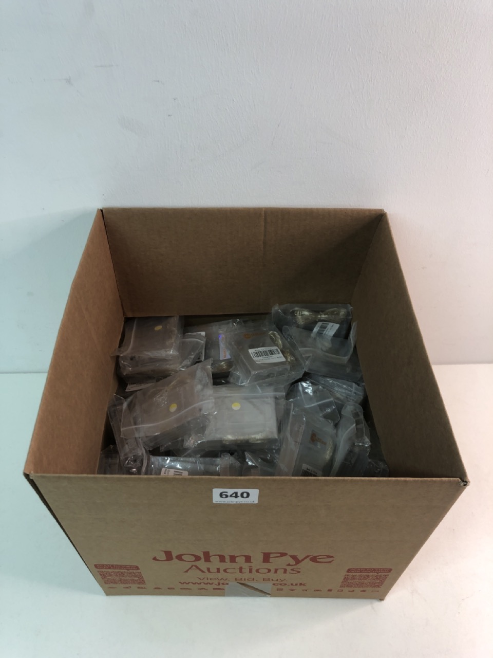 John Pye Auctions - BOX OF ASSORTED ELECTRICAL SWITCHES AND COMPONENTS