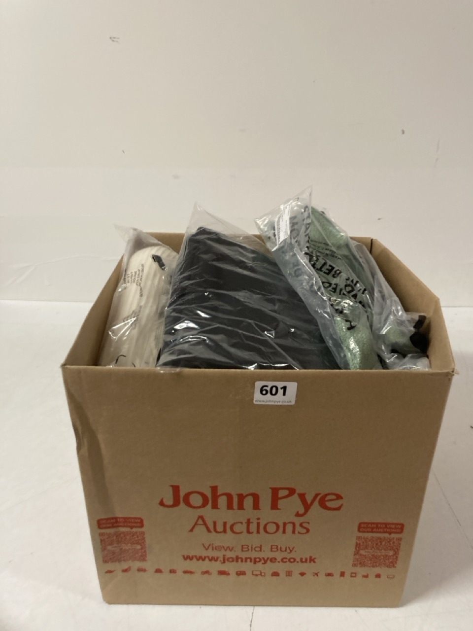 John Pye Auctions - BOX OF ASSORTED PREMIUM CLOTHING IN VARIOUS SIZES ...