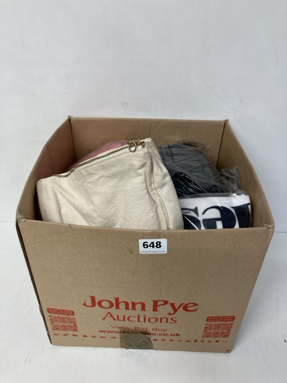 John Pye Auctions - BOX OF ASSORTED PREMIUM CLOTHING IN VARIOUS SIZES ...