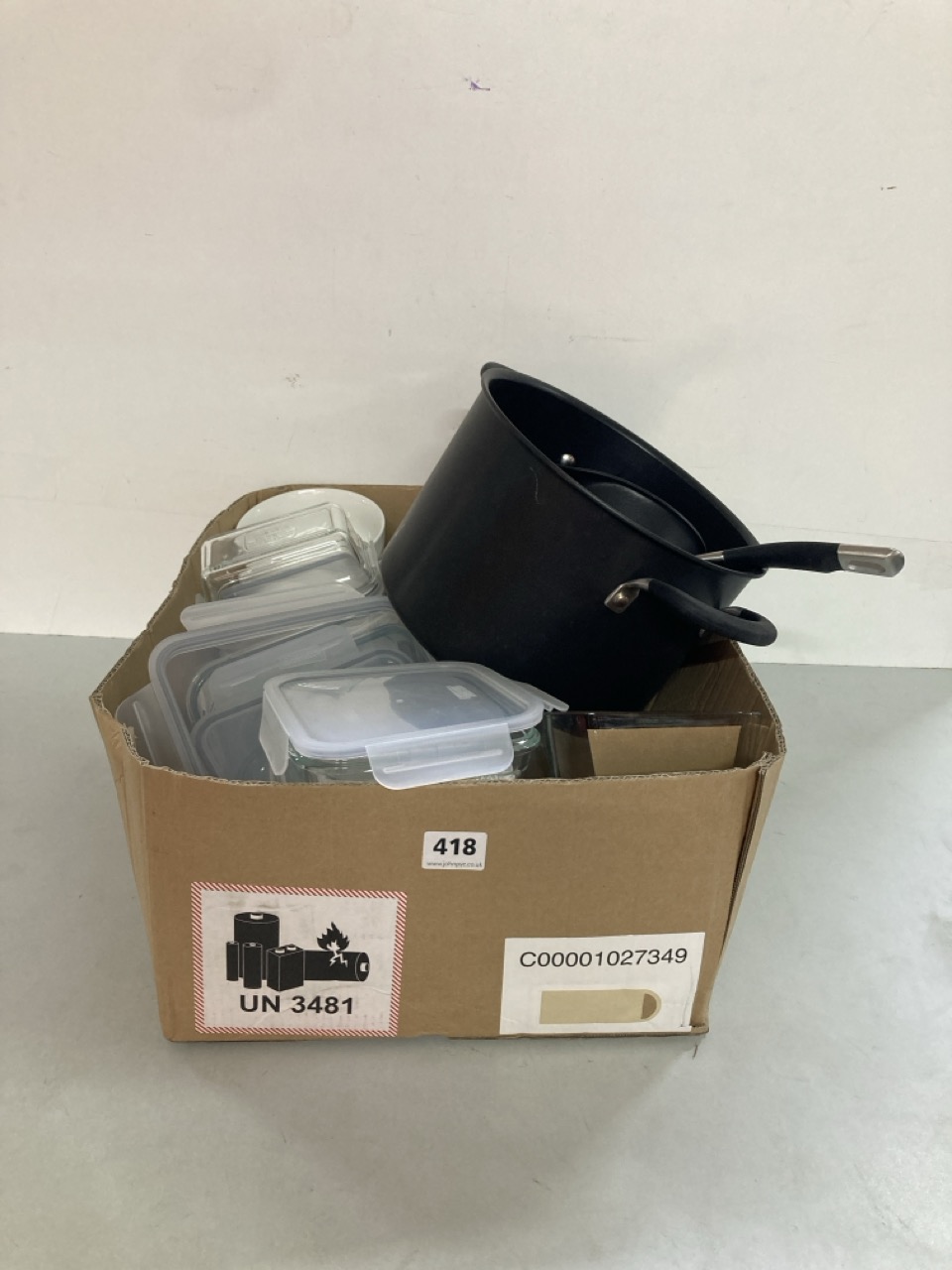 John Pye Auctions - BOX OF ASSORTED ITEMS INC. PANS