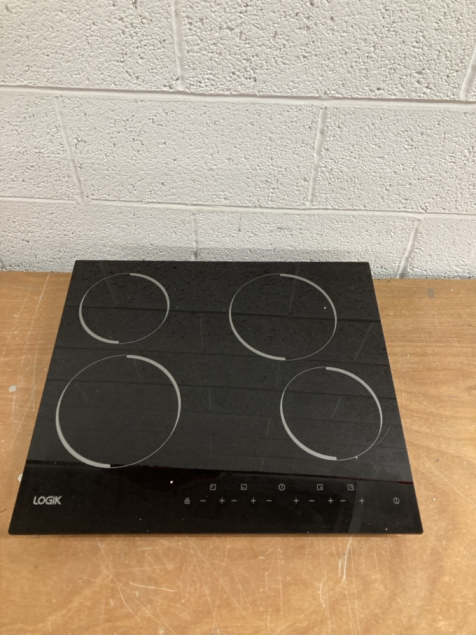 John Pye Auctions - LOGIK ELECTRIC CERAMIC HOB MODEL NO: LCHOBTC23