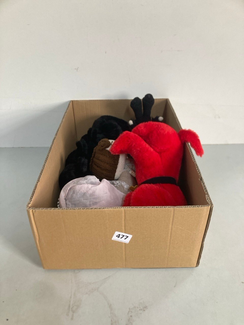 John Pye Auctions - BOX OF ASSORTED ITEMS INC CLIFFORD THE BIG RED DOG ...